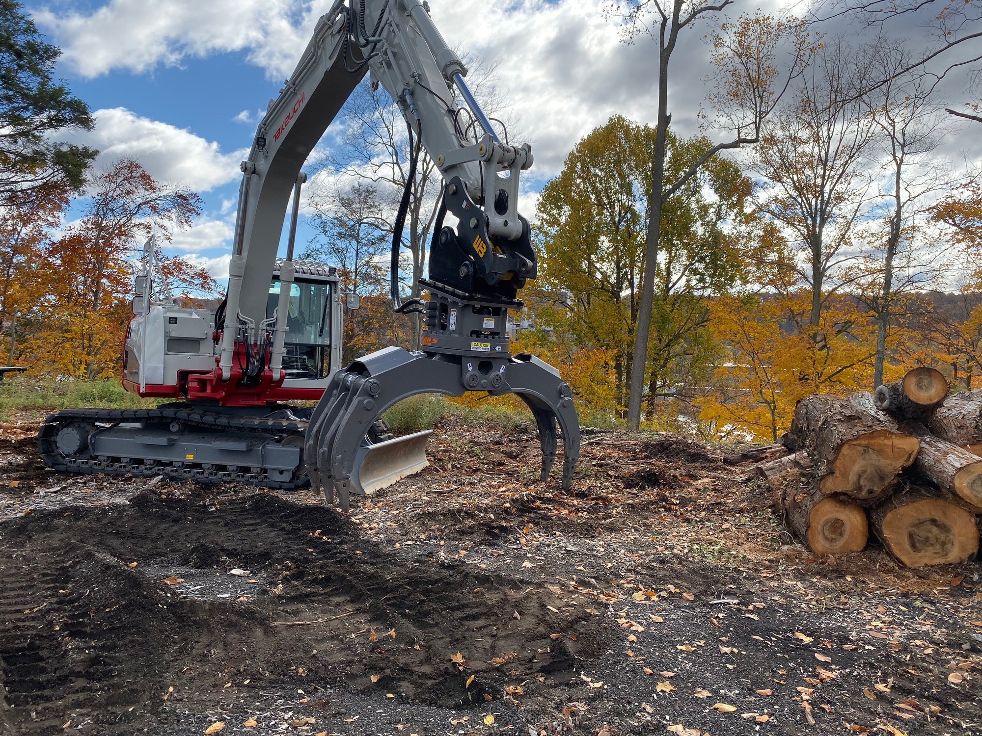 Grapples & Grapple Saws | Material handling loaders for all needs