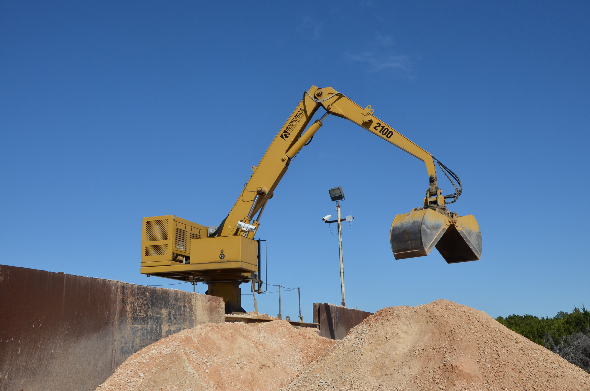 Builtrite Model 2100-SE | Material handling loaders for all needs